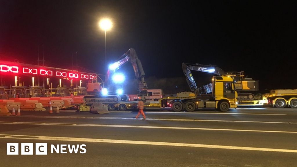 Severn bridges: Work begins to remove M4 toll booths - BBC News