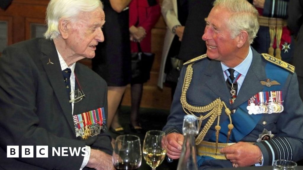 Norfolk Battle of Britain ace Tom 'Ginger' Neil dies - BBC News