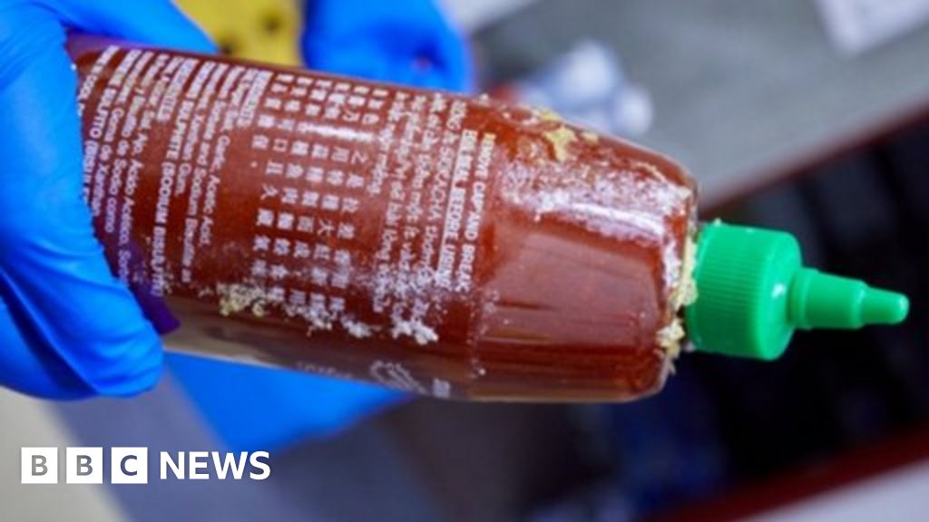 Australia police find 400kg of drugs in hot sauce bottles - BBC News