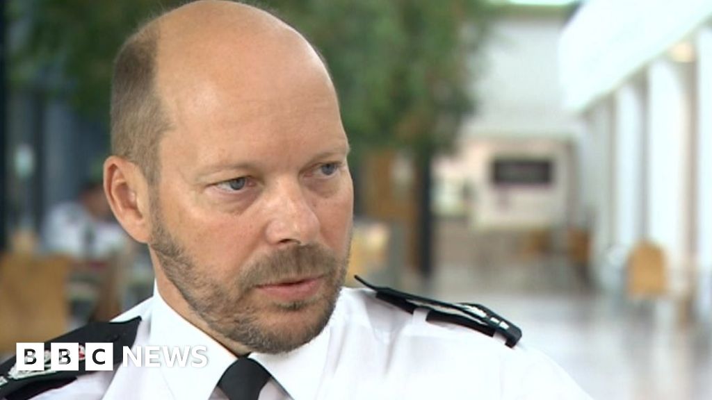 Rod Hansen is Gloucestershire Constabulary's new chief - BBC News