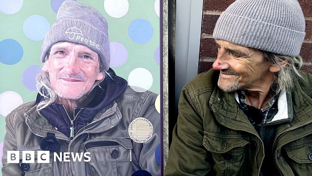 Portrait artist captures Southampton's homeless community - BBC News