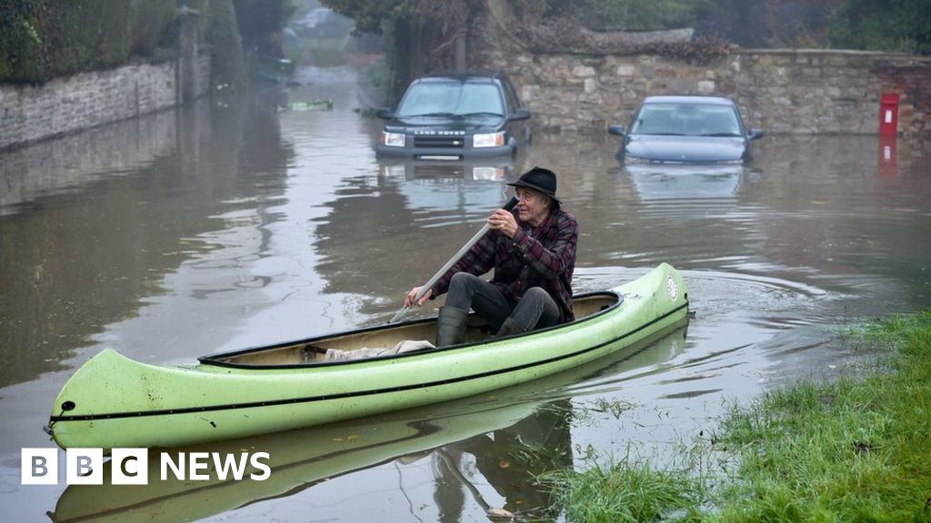 Road flooded in Gloucestershire village of Lower Lydbrook - BBC News