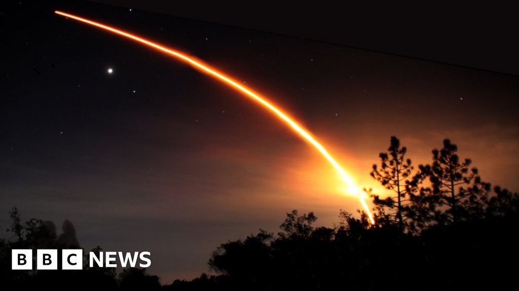 InSight Diary: Mars mission emerges from the mists - BBC News