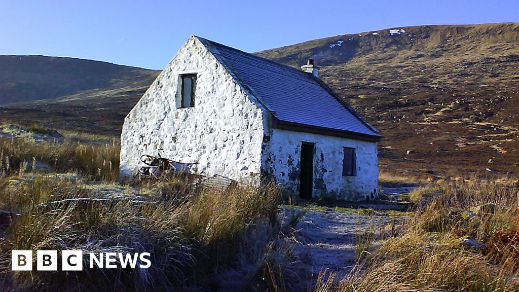 Remote bothies in south of Scotland 'not law-free zones' - BBC News