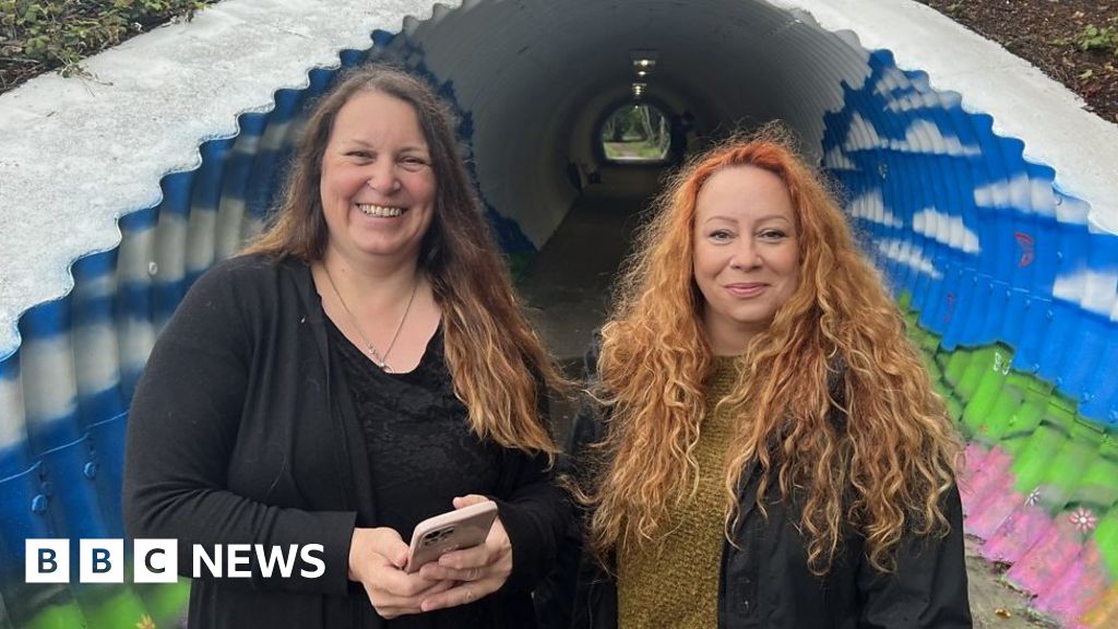 Stroud's Dudbridge tunnel Transformed by community - BBC News