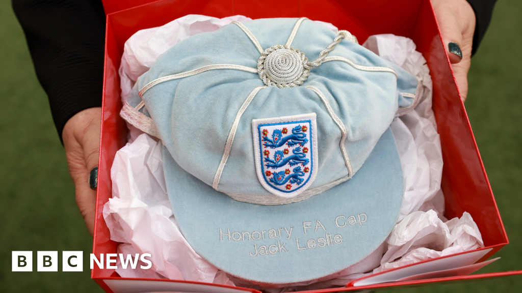Footballer Jack Leslie's cap comes to Plymouth Argyle
