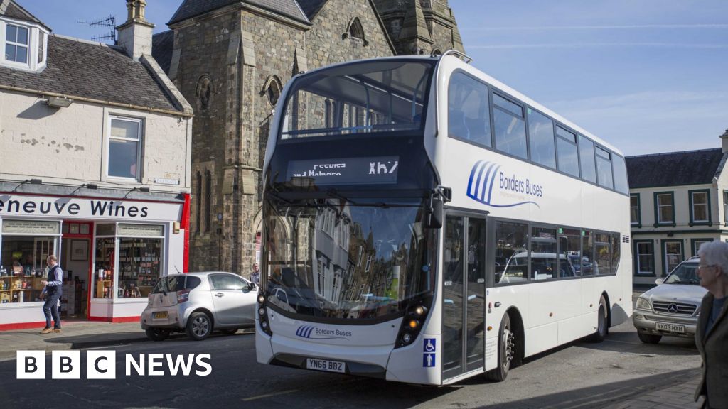 Borders bus users urged to 'shape' services - BBC News