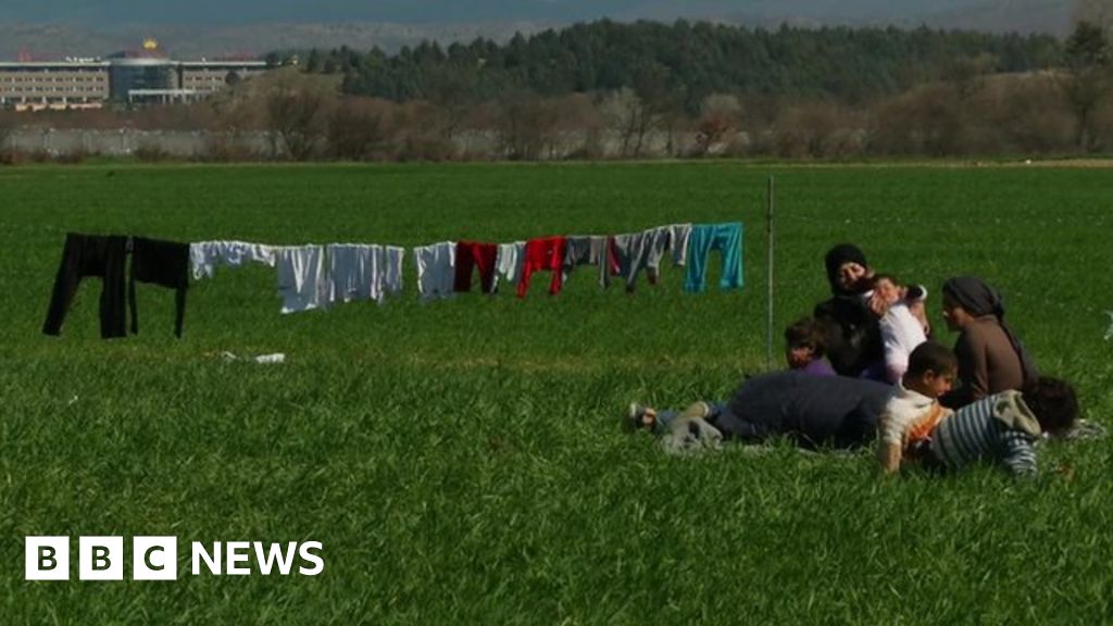 Migrant crisis: The people who feel 'hung out to dry' - BBC News