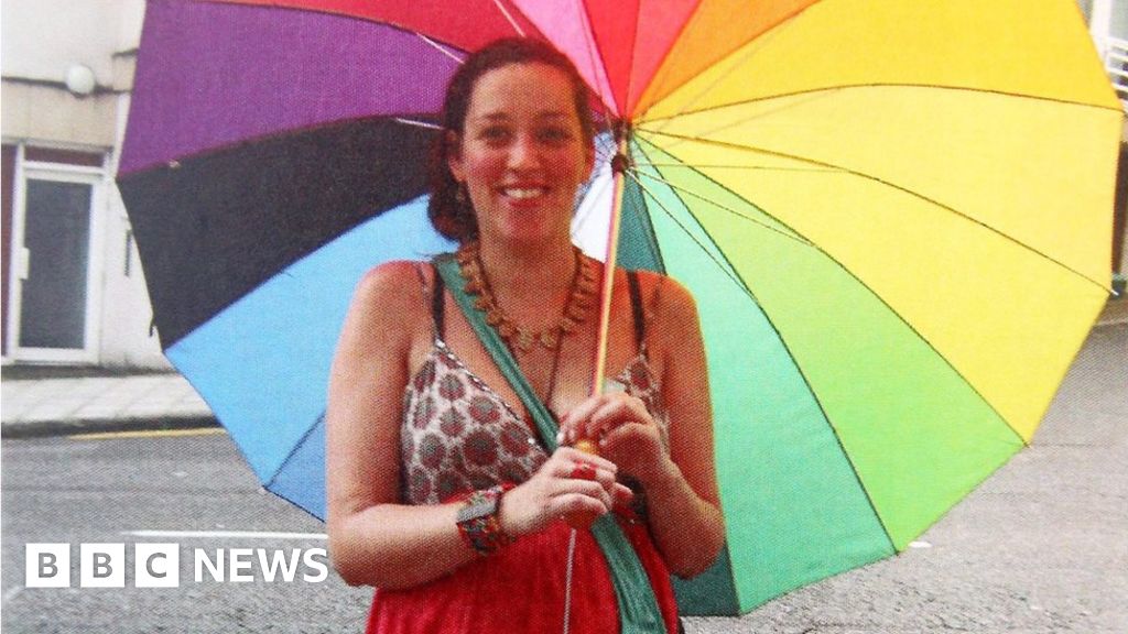 Charlotte Bevan inquest: Doctor 'unaware' of self-harm attempts - BBC News