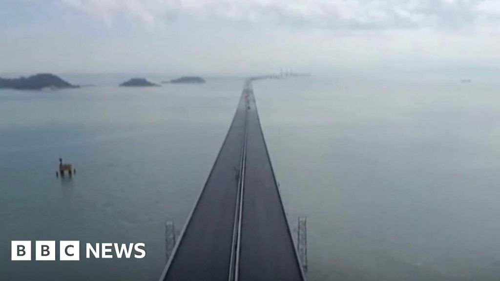 Hong Kong-Zuhai-Macau bridge in construction milestone