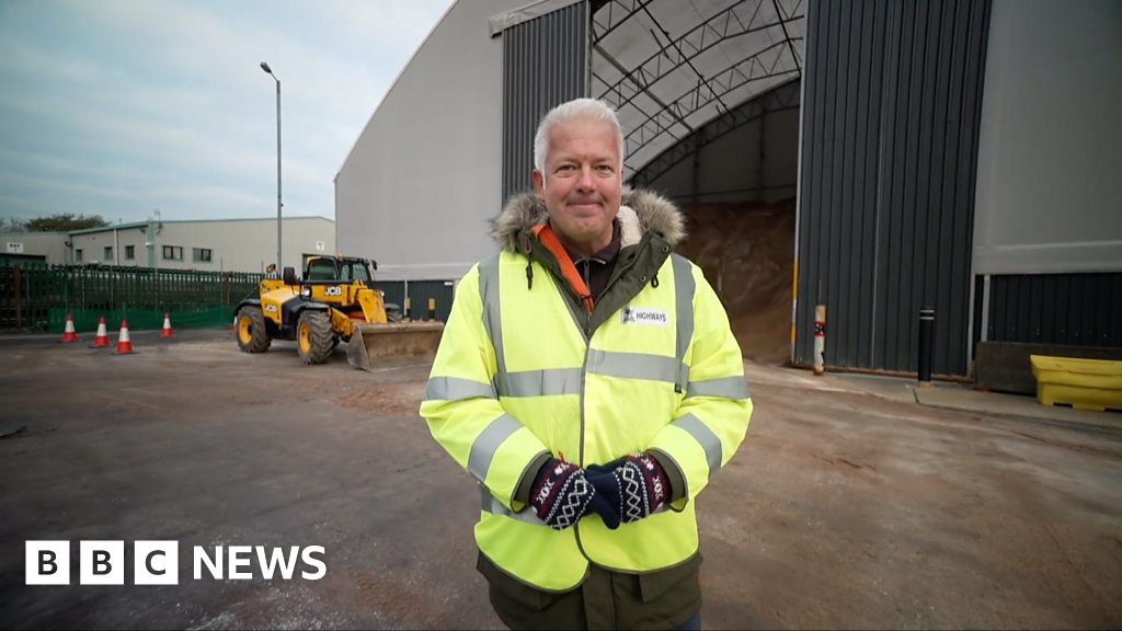 Weather: Wales could see widespread snow next week, says Derek - BBC News