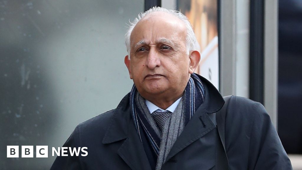 Christ's Hospital School 'soft approach over abuse claims' - BBC News