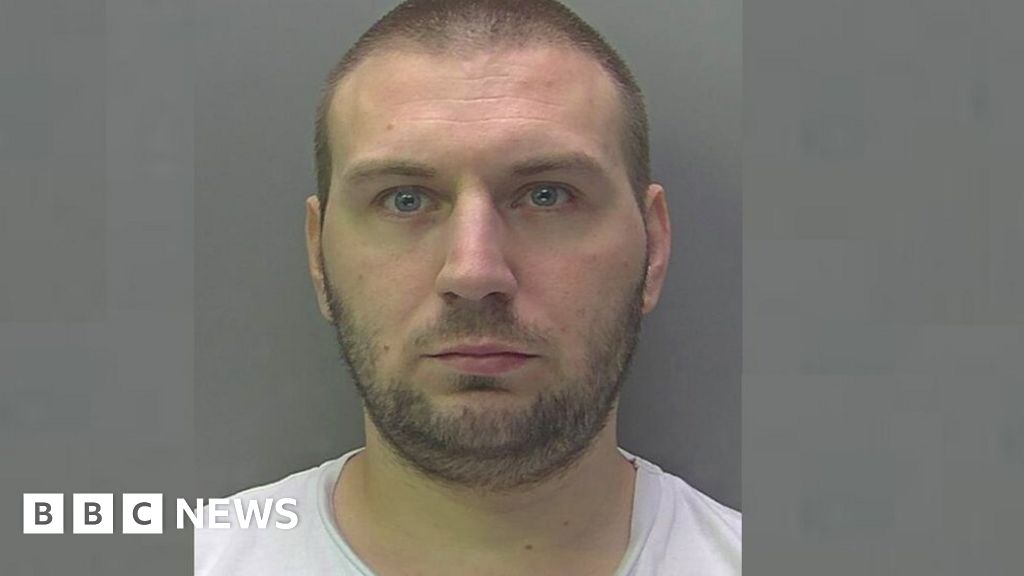 Ex-PC Tara Woodley hid paedophile partner Shaun Fox in wardrobe - BBC News