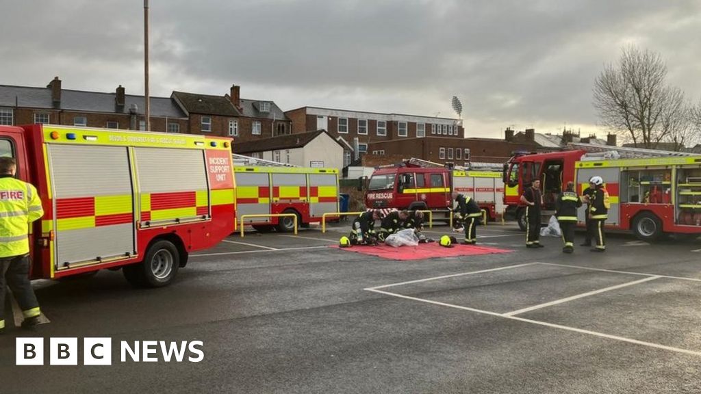 Fire breaks out at Taunton commercial property - BBC News