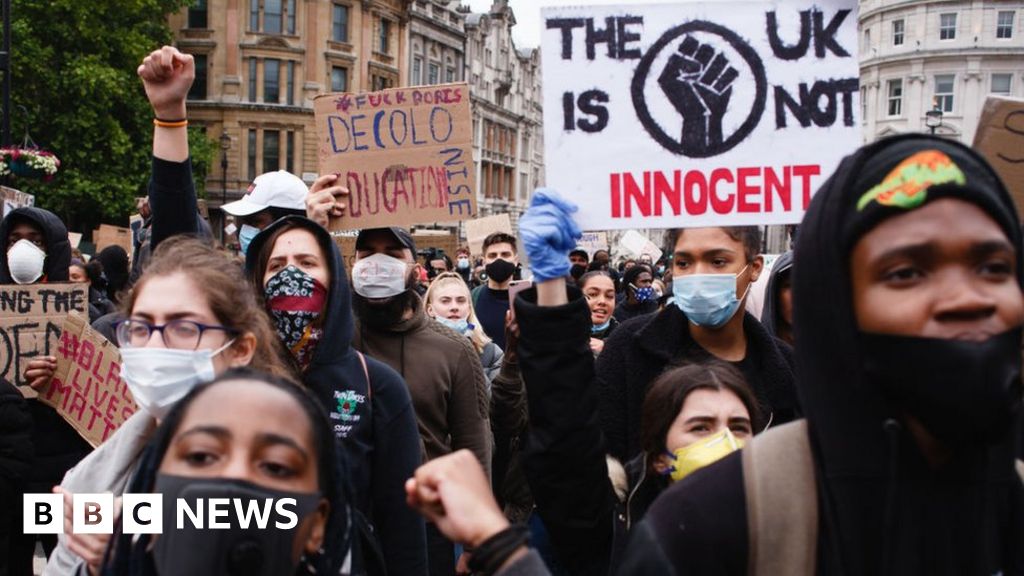 Police watchdog: 'If you're unhappy with the police, complain' - BBC News