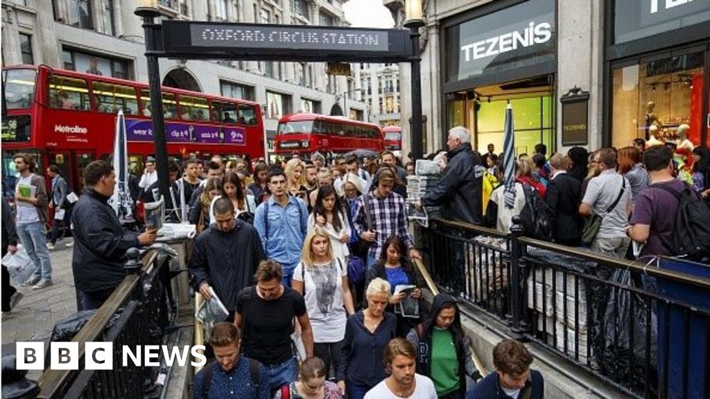 Overcrowded Tube station incidents rise 3% in a year - BBC News
