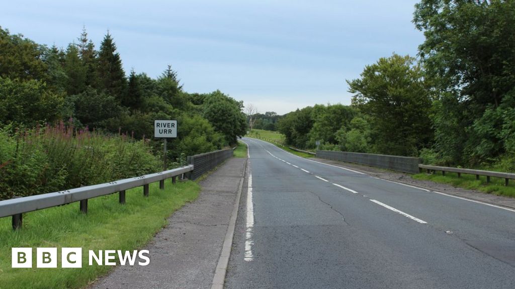 Lorry driver fight breaks out on A75 near Castle Douglas - BBC News