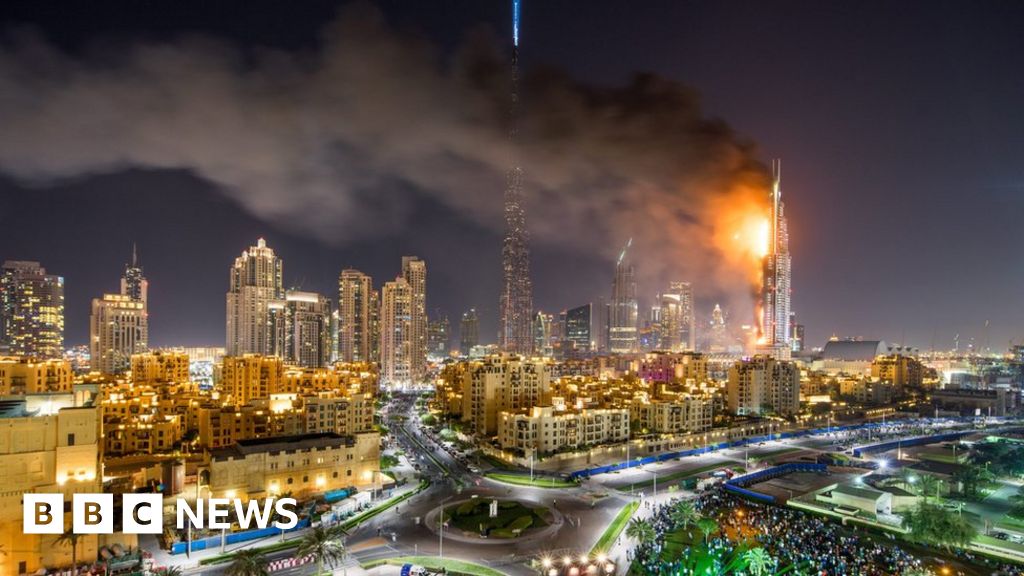 Dubai: Irish people witness massive skyscraper fire - BBC News