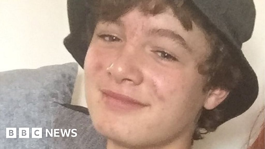 Lewis Dunne trial: Three jailed for Liverpool teenager's murder - BBC News