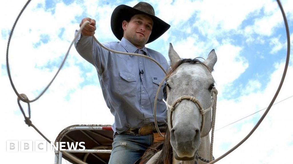 Bicycle thief suspect lassoed by rancher in Oregon - BBC News
