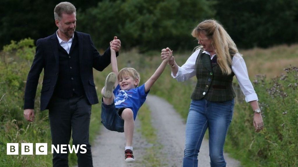 The Brain family told they can remain in Scotland - BBC News