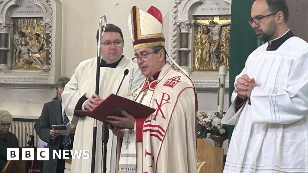Ceremony marks Isle of Man church's new cathedral status - BBC News