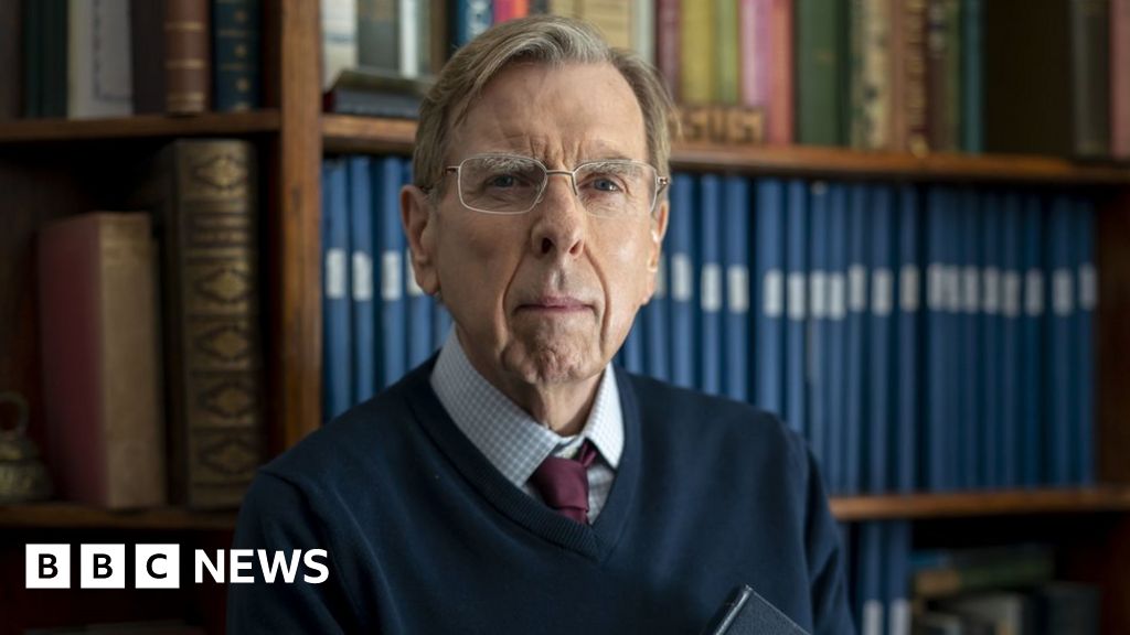 Timothy Spall: Harry Potter actor plays murdered author - BBC News
