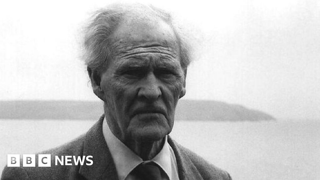 RS Thomas poems discovered in art books are published - BBC News