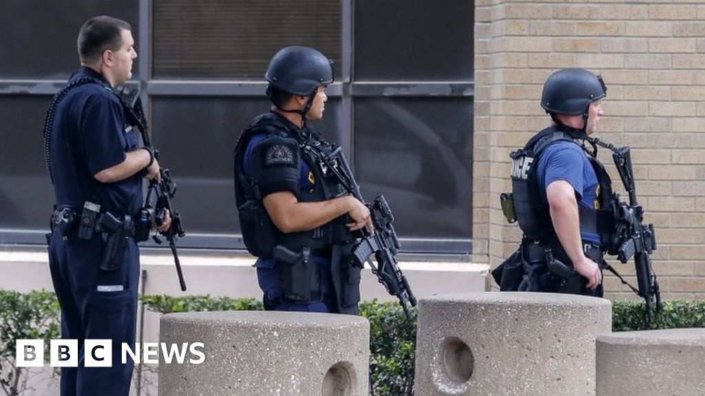 Dallas shooting: Police give all clear after security scare - BBC News