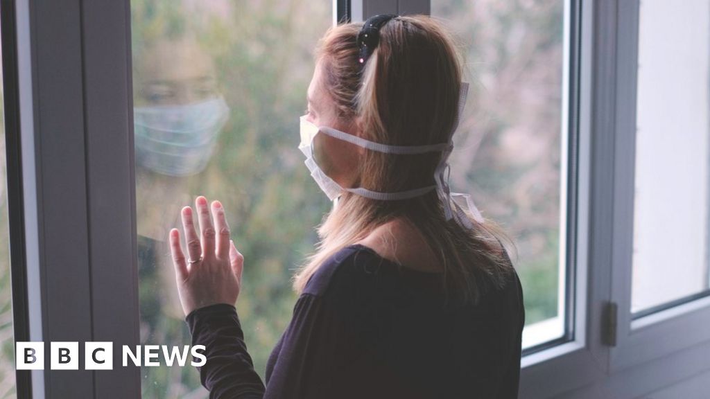 Coronavirus: Some people shielding allowed outdoors from Monday - BBC News