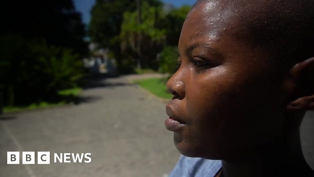 South Africa's amputee homeless artist - BBC News