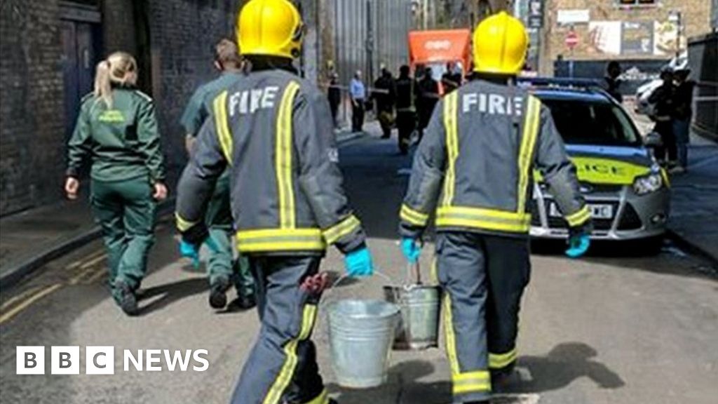 Three hurt after Borough Market business sent 'substance' - BBC News