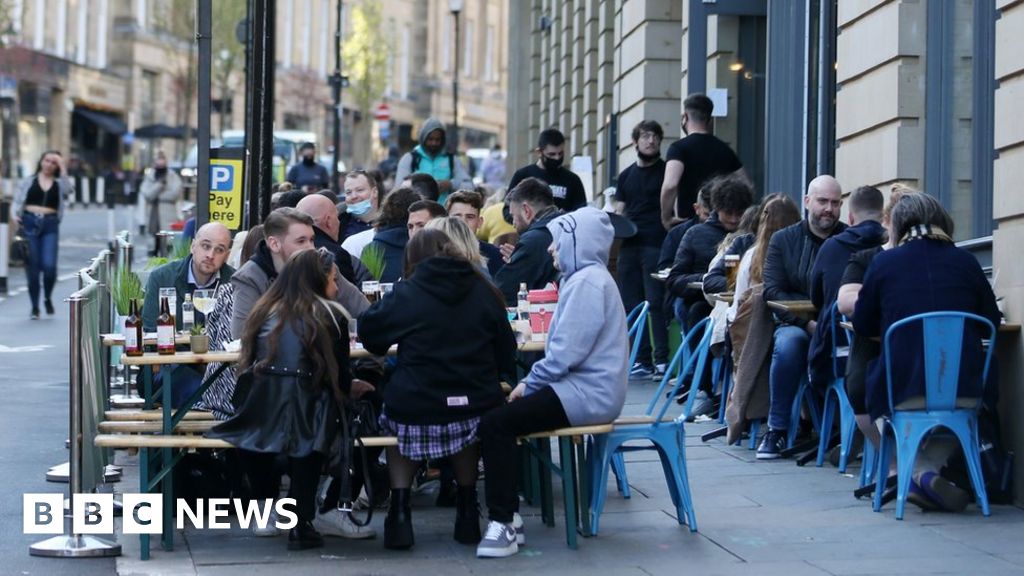 Newcastle pavement bars can get £2k for winter-proofing - BBC News