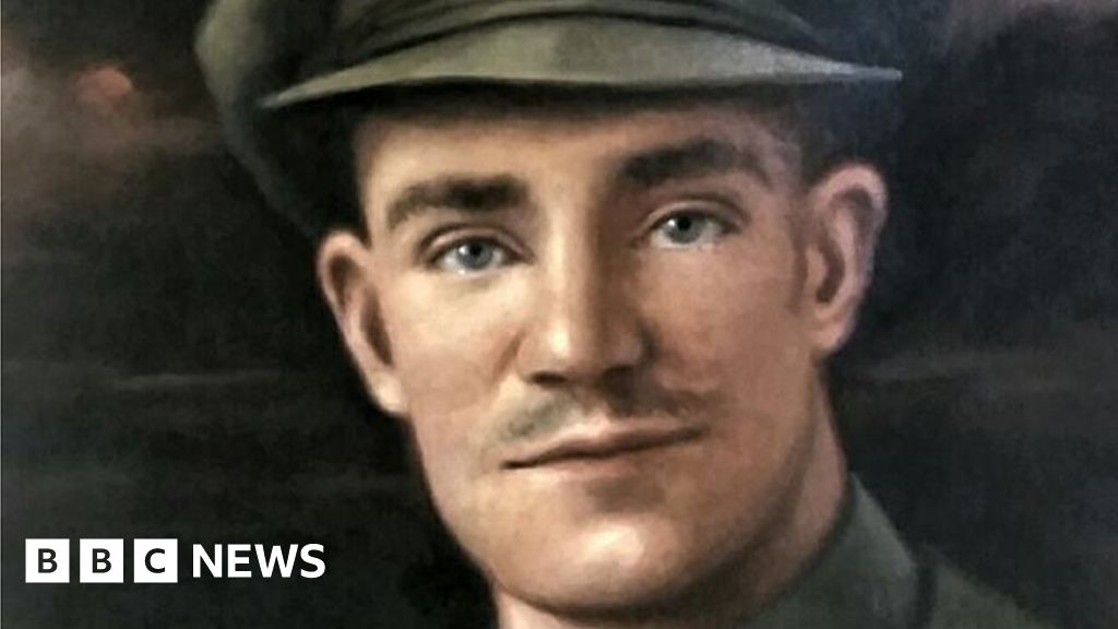 Stone laid for Wiltshire WW1 Victoria Cross hero - BBC News