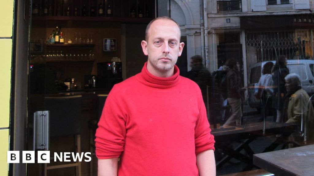 The man who kept his customers safe during the Paris attacks - BBC News
