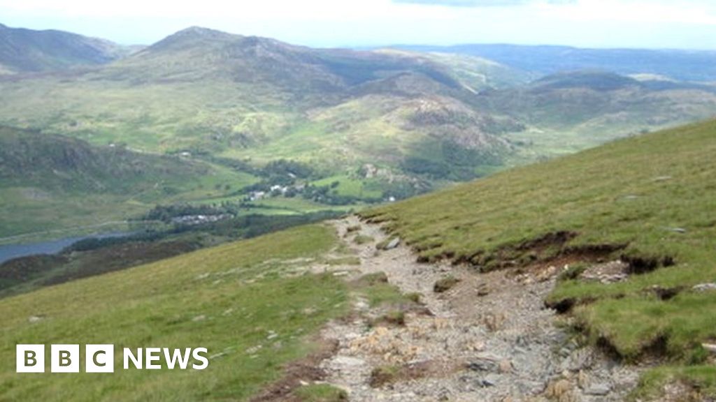 Missing walker: Man's body found in Carneddau, Eryri - BBC News