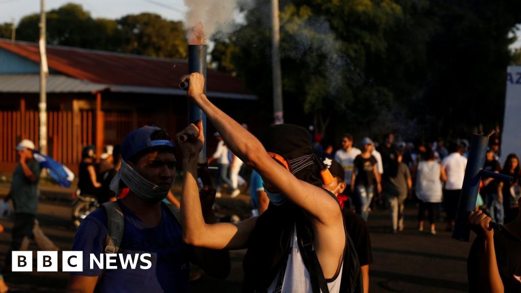 Nicaragua riots: Police free detained students and lecturers