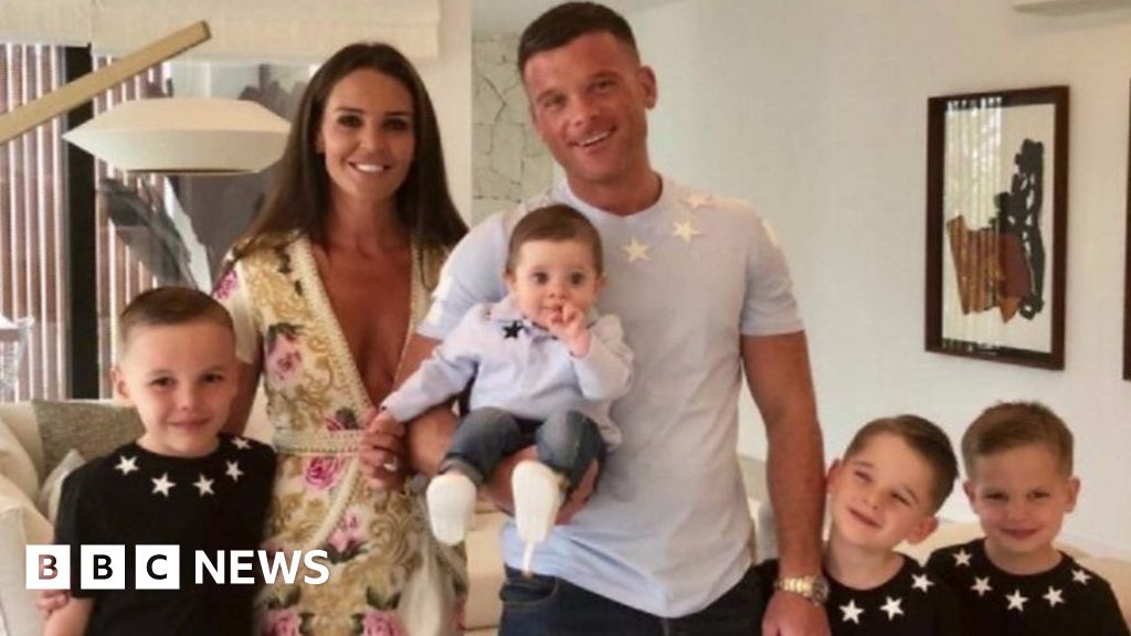 'I was sent abuse for wanting a baby girl' - BBC News