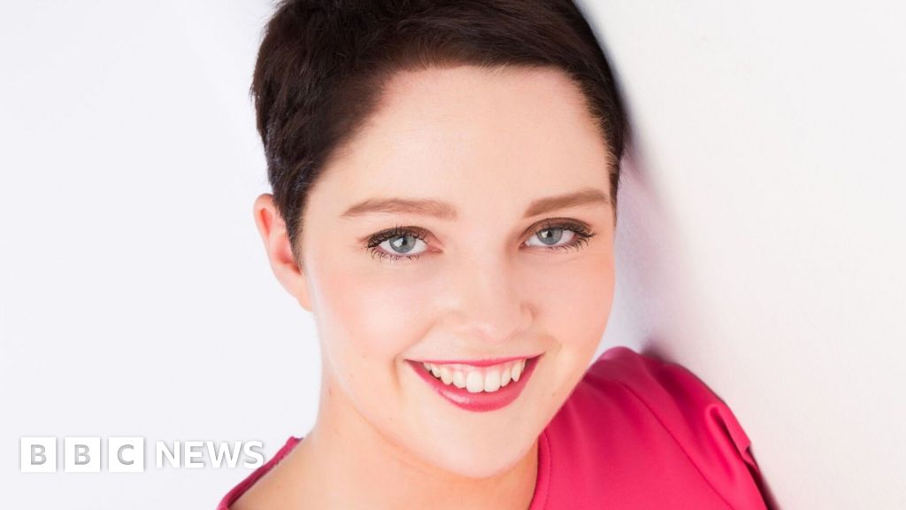 Bullied schoolgirl to £1m businesswoman at 20 - BBC News