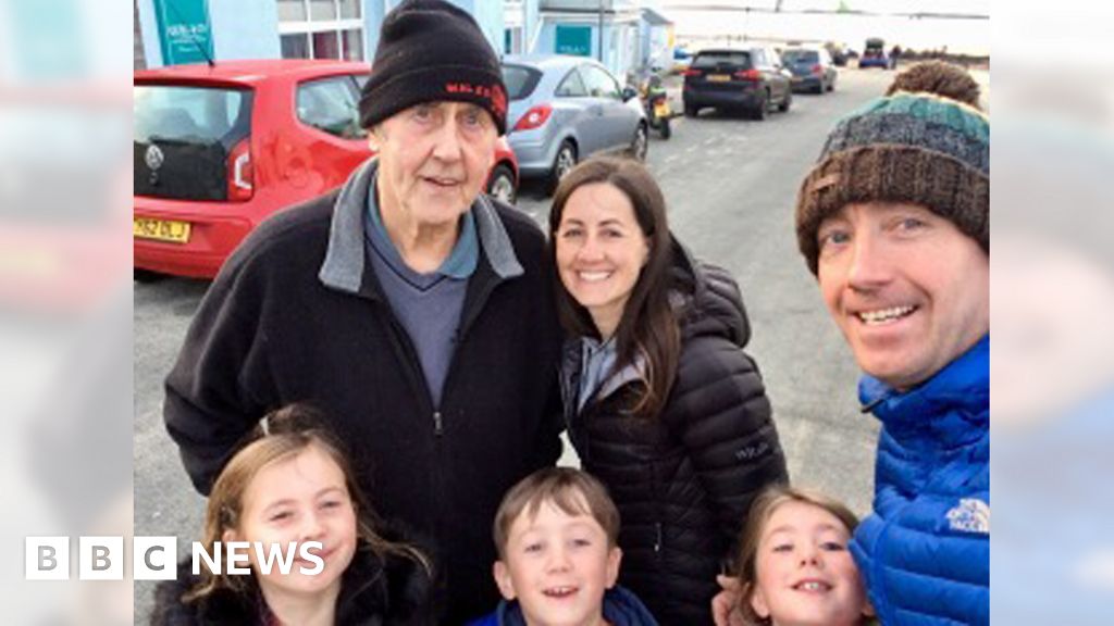 Welsh-speaking dementia patient faces move to England - BBC News