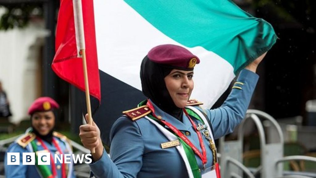 Cardiff parade marks 100 years of women's police association - BBC News
