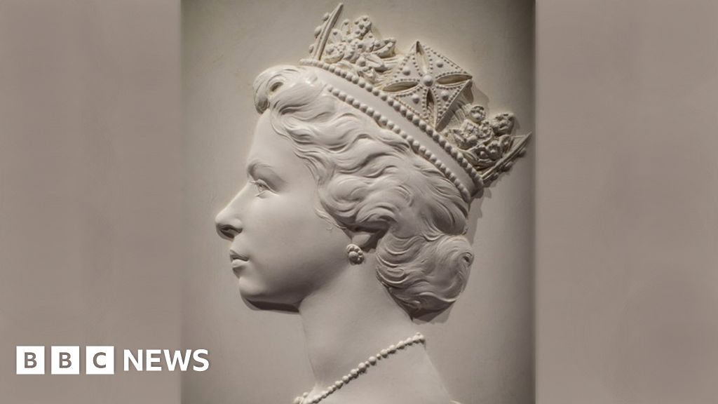 The portrait of the Queen reproduced billions of times - BBC News