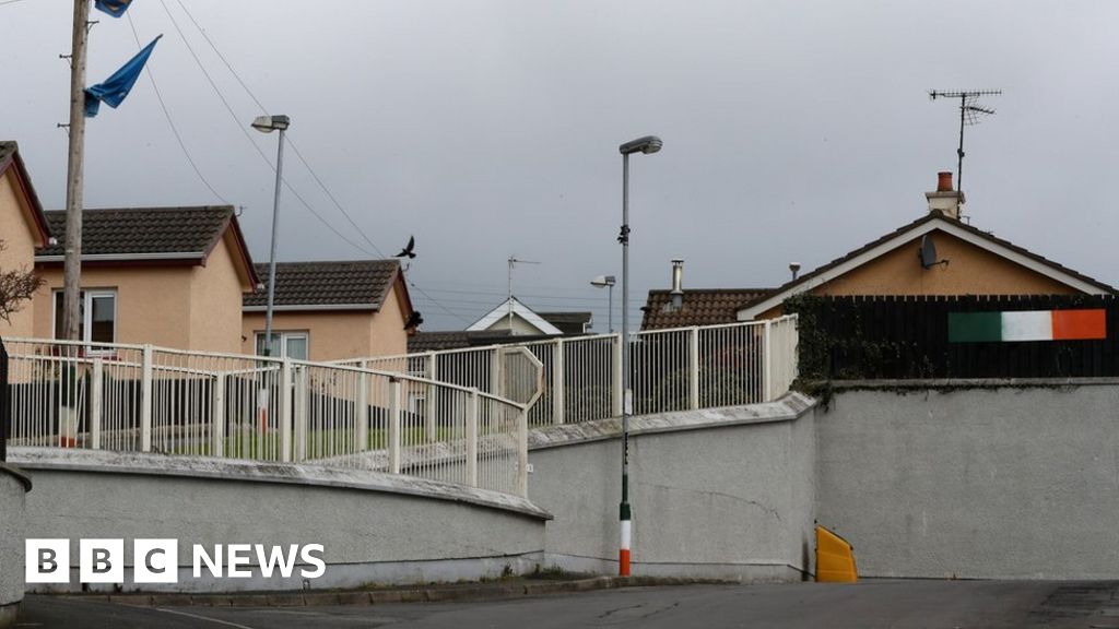 Man escapes injury in gun attack in Dungannon, County Tyrone - BBC News