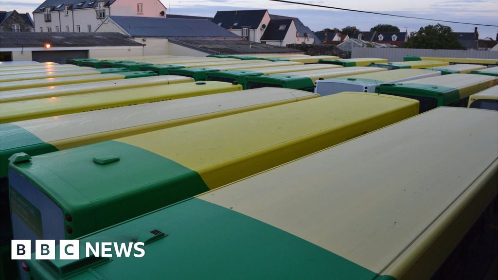 Guernsey buses 'could be replaced by 2020' - BBC News