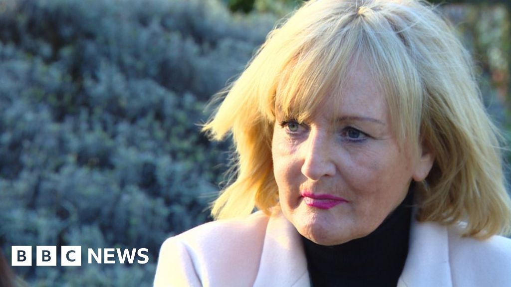 Elizabeth Smith: 'My world just collapsed' - BBC News