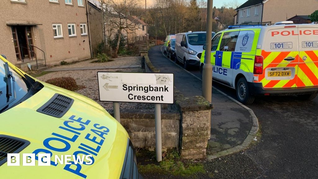 Police probe 'unexplained' death of man in Dunblane flat - BBC News