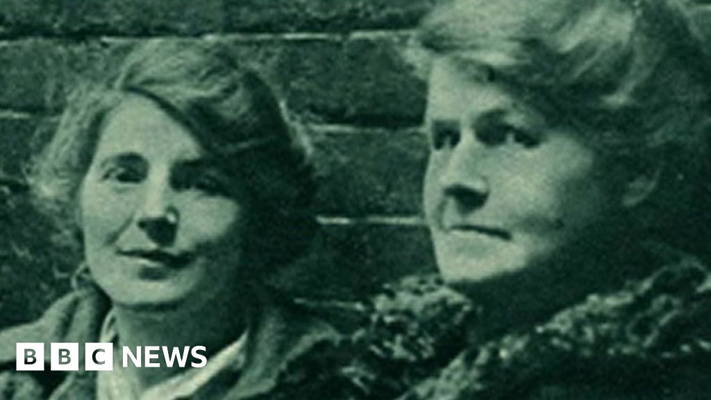 Alice Wheeldon campaigners hold Royal Courts of Justice vigil - BBC News