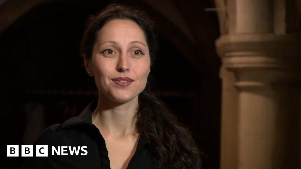 Ukrainian singer to perform in Penzance - BBC News