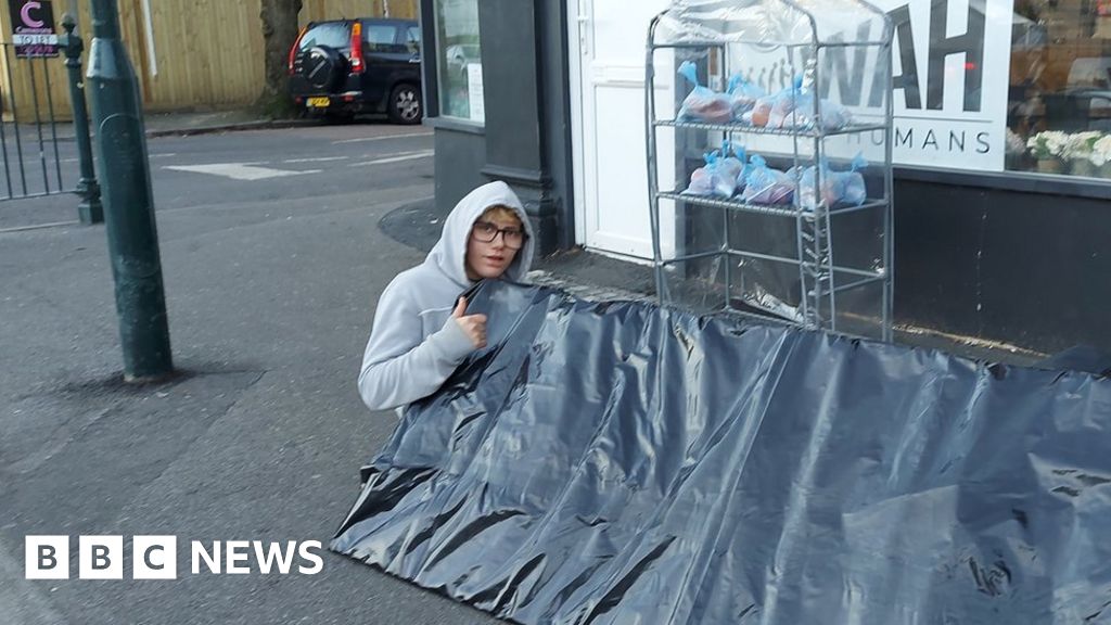 Bournemouth: Winter pods needed for 70 rough sleepers - charity - BBC News