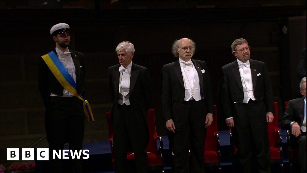 Two Scottish-born scientists awarded Nobel Prize in Physics - BBC News